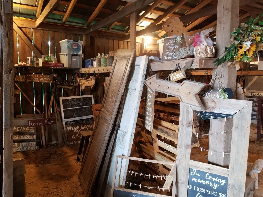 Treasure Barn: Curated Wedding Decor at Heartland Meadows